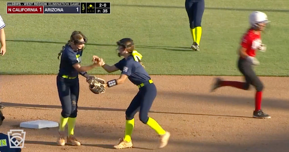 AZ turns double play - Little League