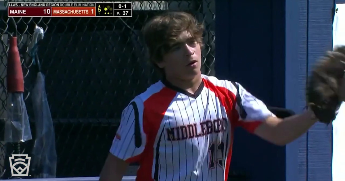 Ayden Morris makes an excellent catch at first - Little League