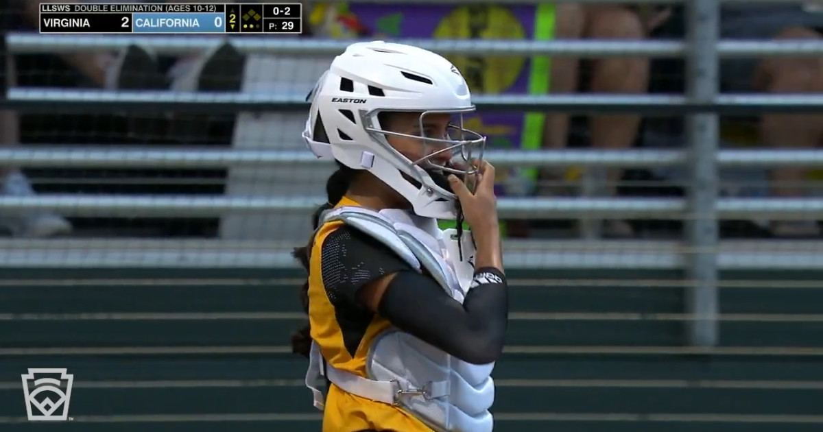 Viruet throws out the runner - Little League