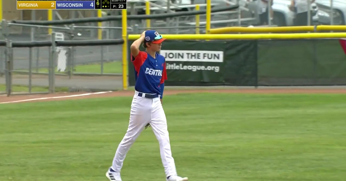 Matthew Schoenfeldt makes an epic catch. - Little League