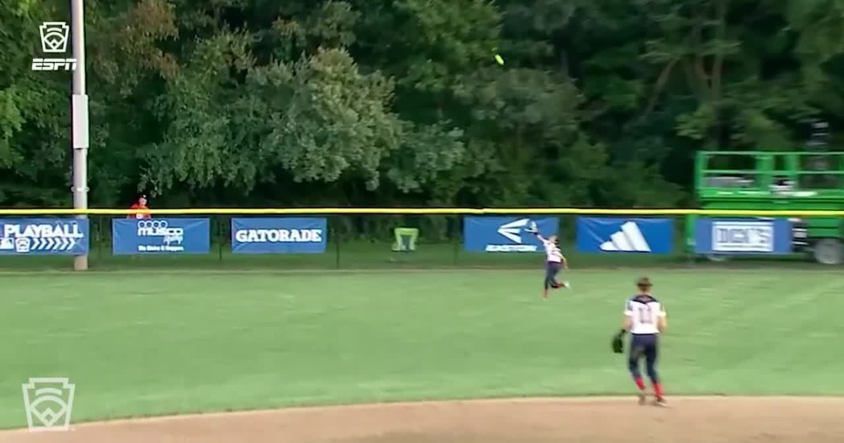 Jocelyn Vandenberg's running catch - Little League