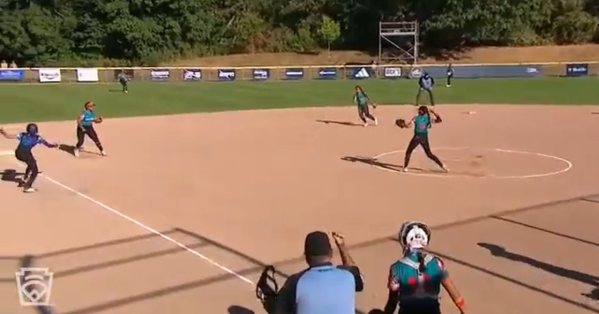 Pitcher Mia Montaño turns the double play - Little League