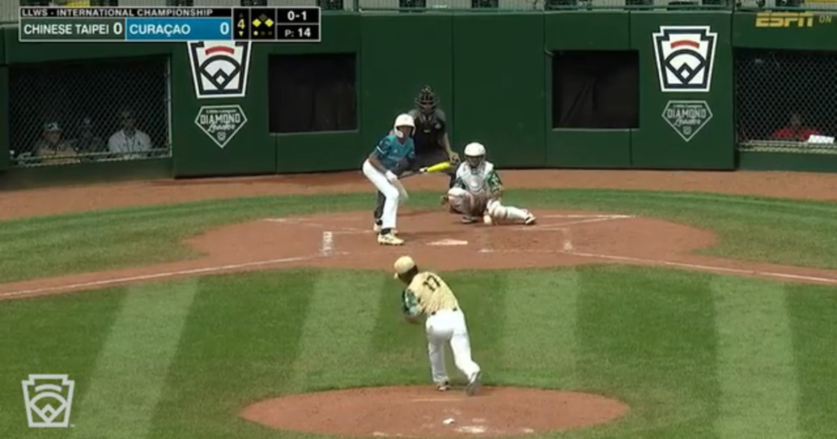 Joshua Acosta Fernandez's bunt - Little League