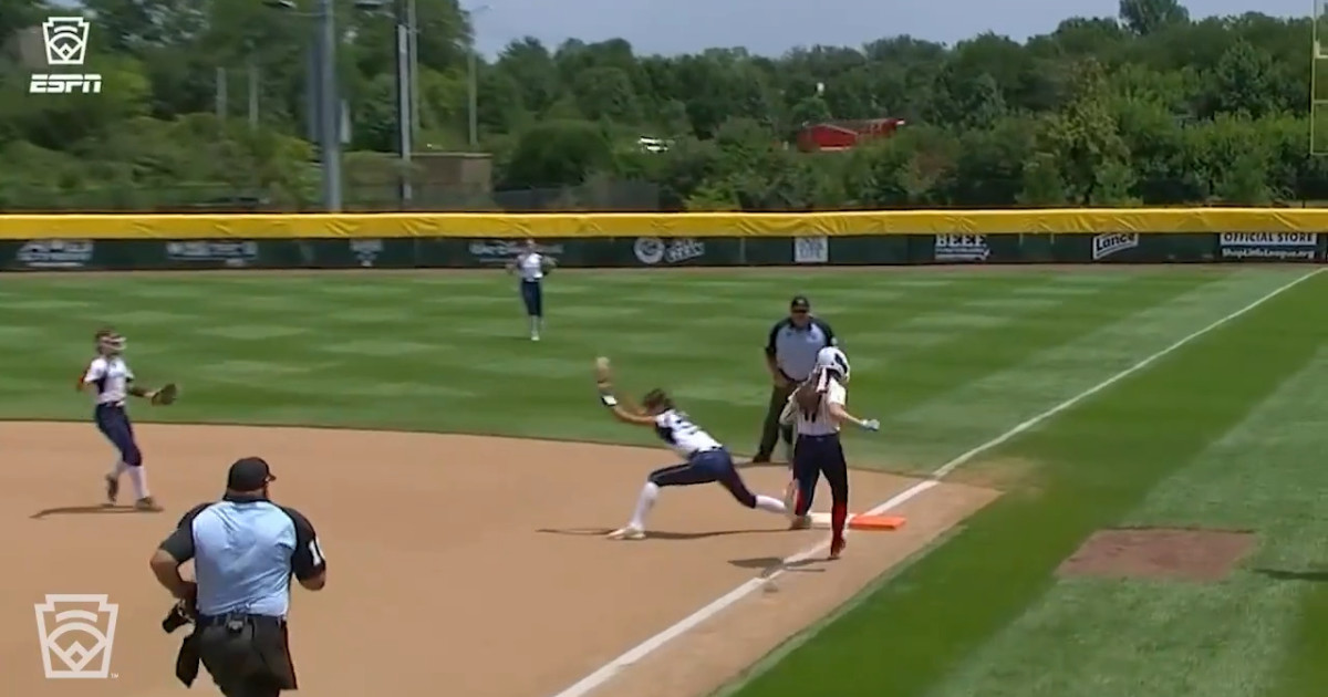 Brooke Stephenson's nice play - Little League