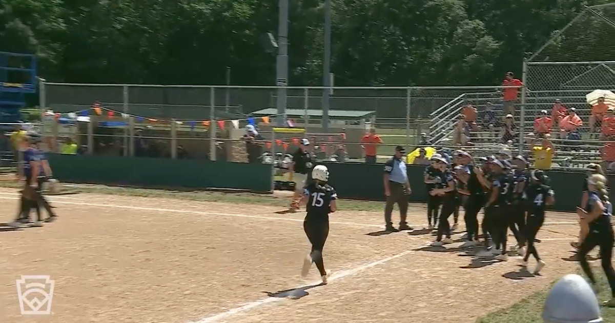 Sophia Scurci's solo homer - Little League