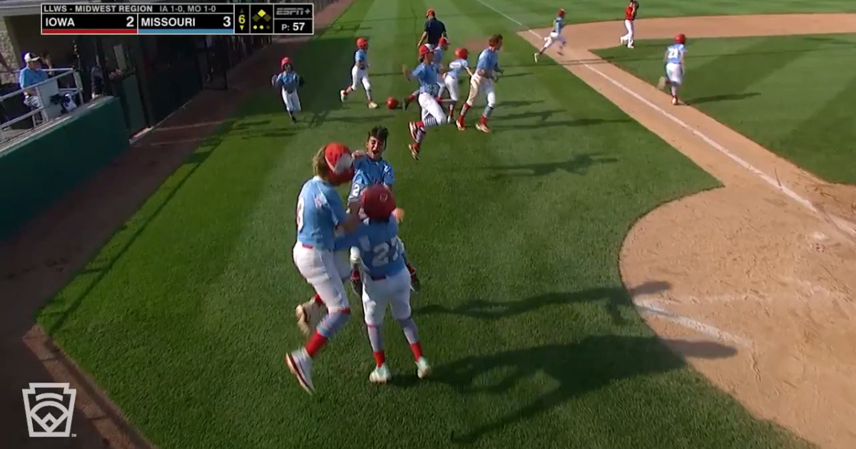 Levi Smith walks it off - Little League