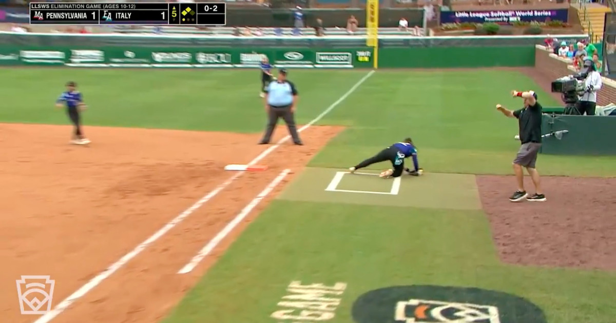 Aurora Fabri's web gem - Little League