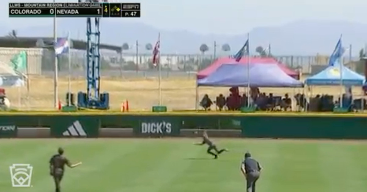 Caleb Gomez's outstanding catch - Little League