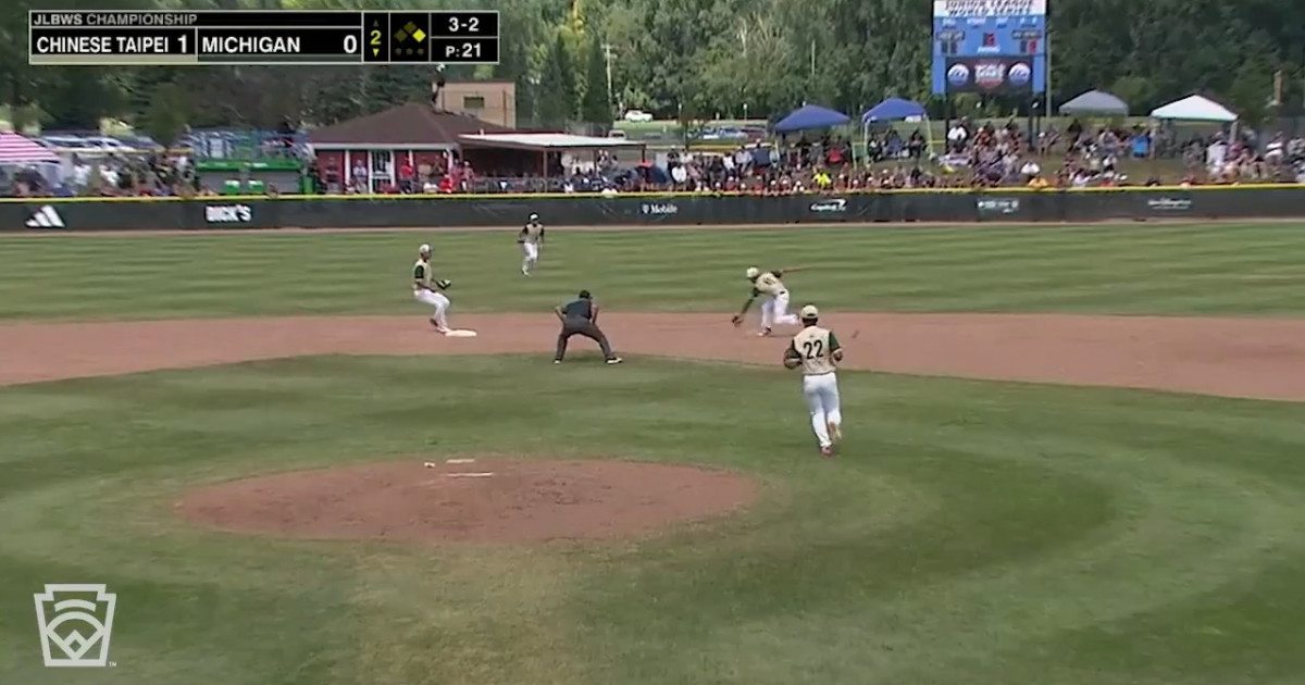 You-Ren Lin's backhand play - Little League