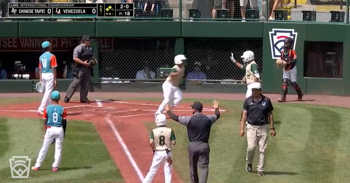 Chiu Wei-Che's smart baserunning - Little League