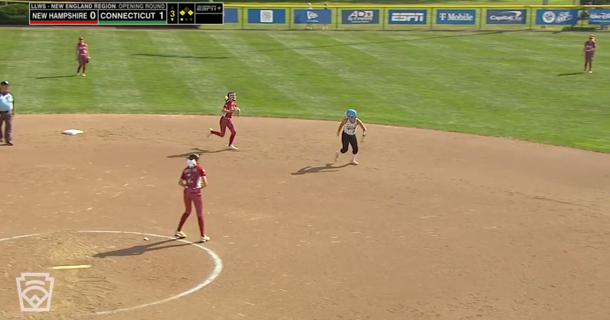 Blake Bizzario's smart Base running - Little League