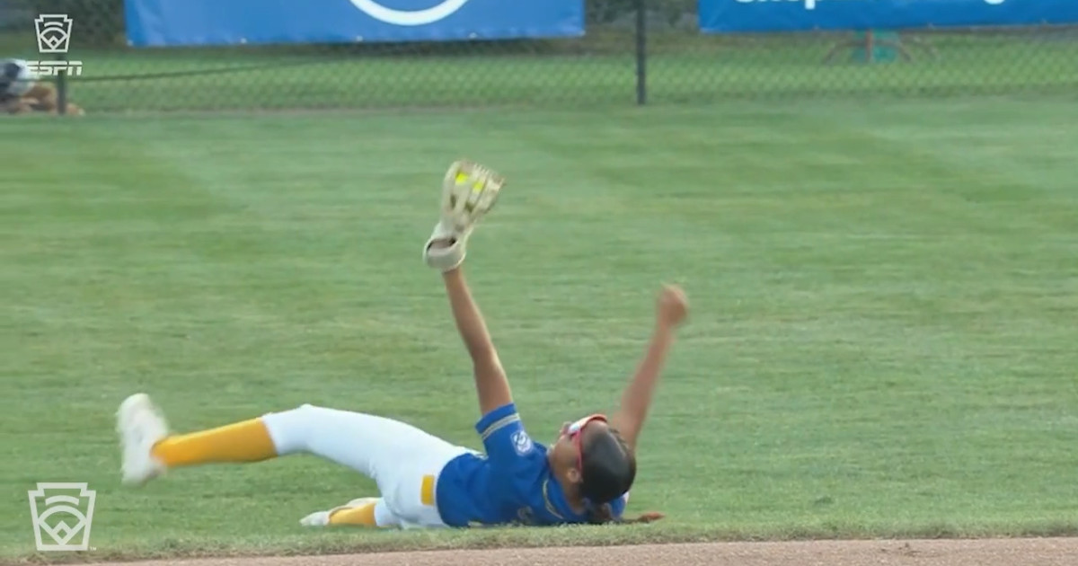 Camille Logan's stellar catch - Little League