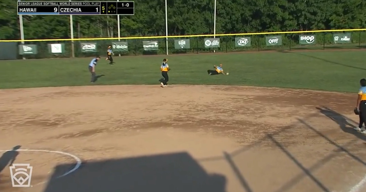 Hawaii nice sliding catch - Little League