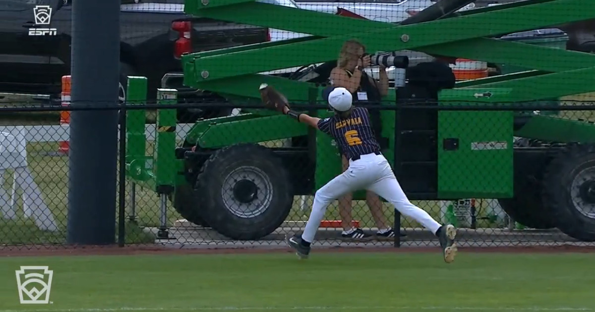 Nathan Harvala's impressive catch - Little League