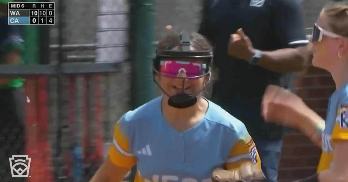 Gaby Uribe's double play - Little League