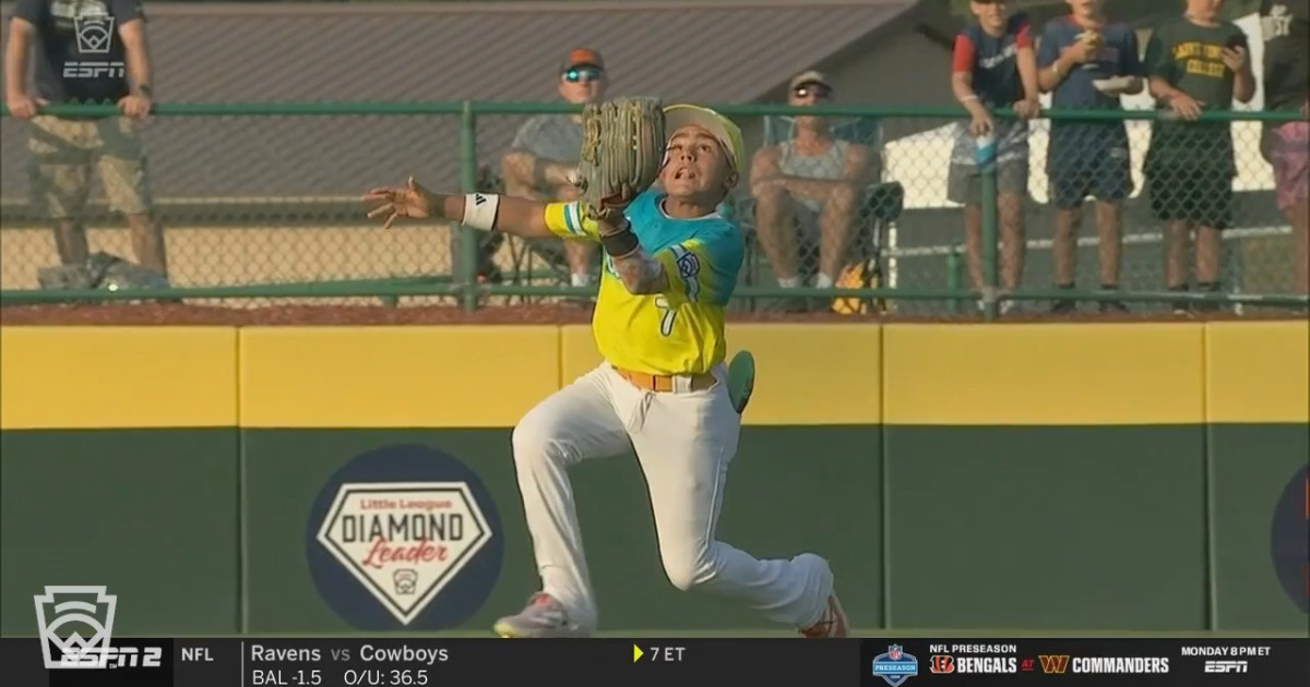 Derek Delgado's sliding catch - Little League