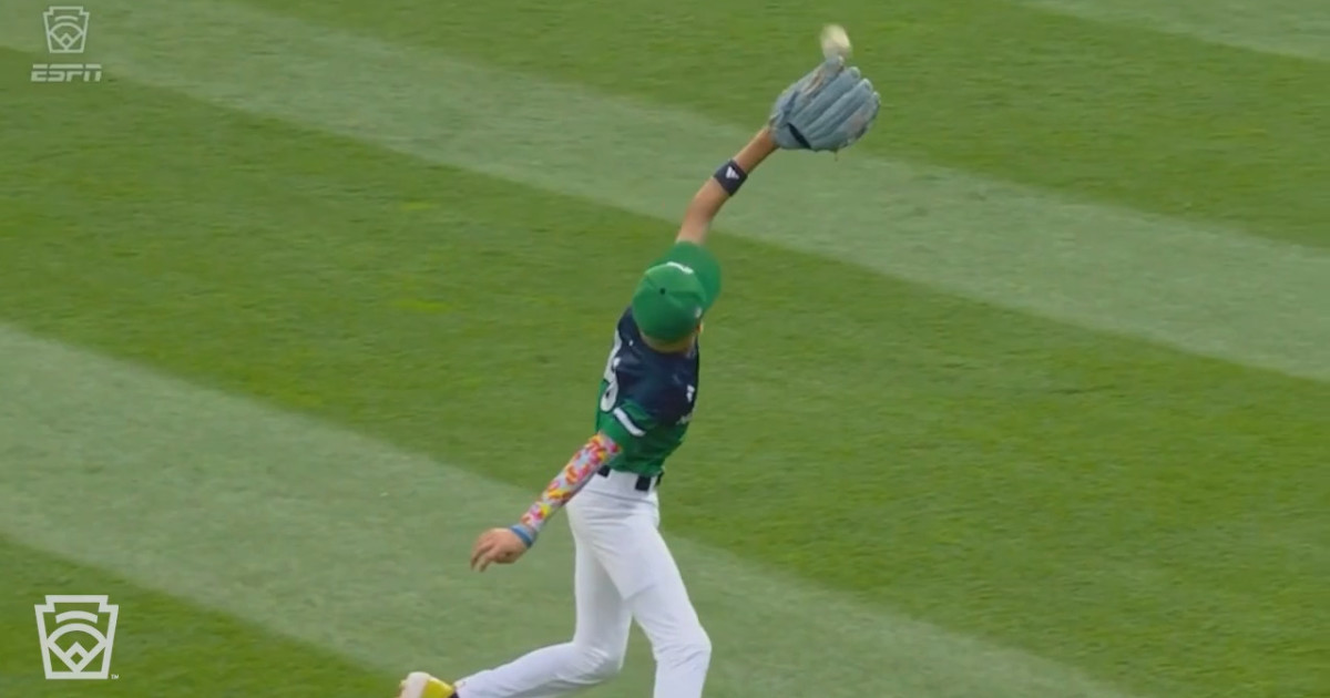 Finn Harrington's amazing catch - Little League