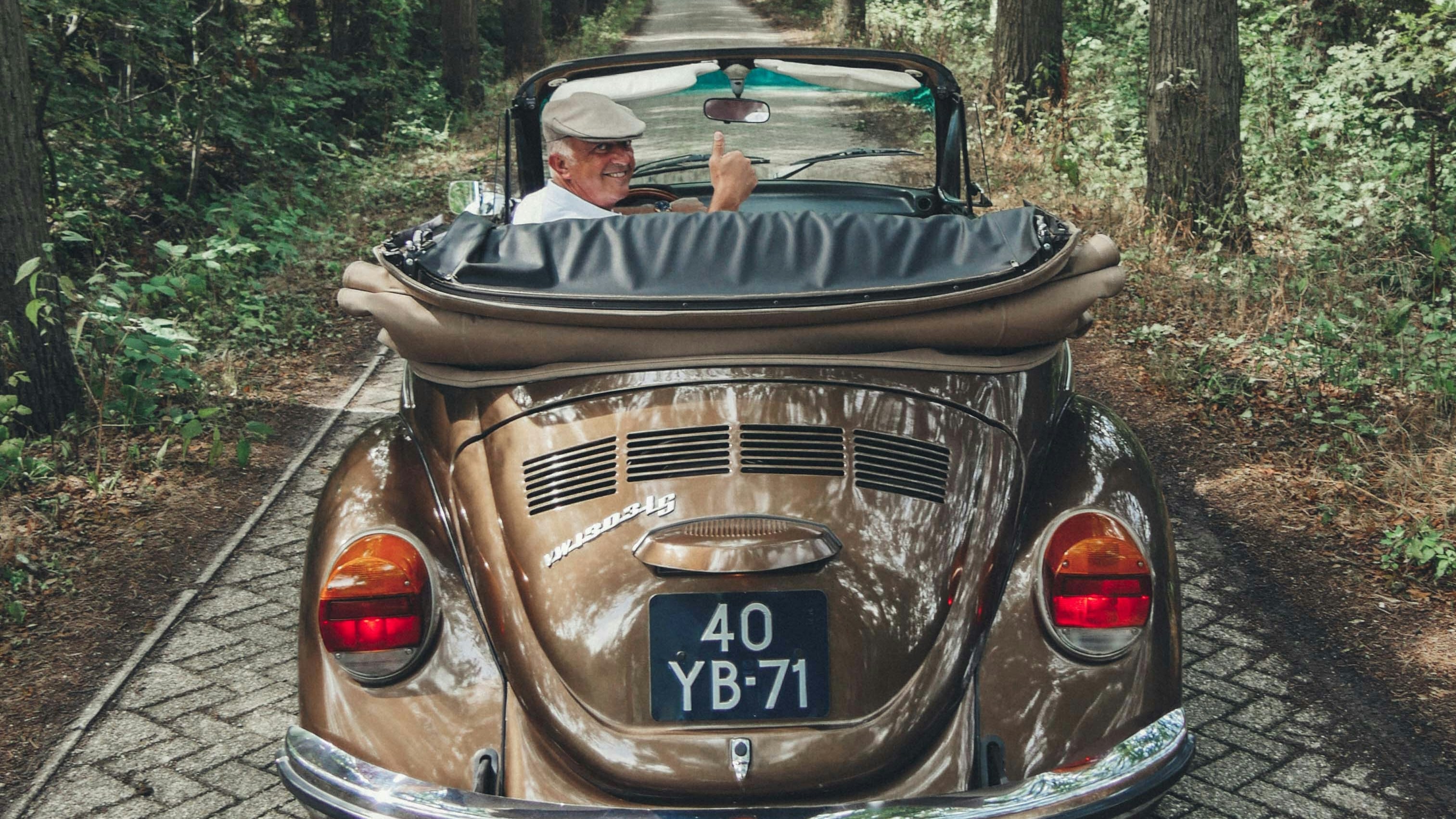 How Women Over 50 Can Stay Comfortable While Road Tripping - LACAR