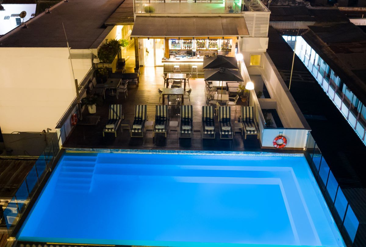 Conoce las habitaciones, el lobby, la piscina y los servicios que te ...