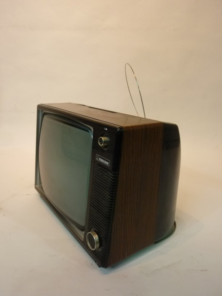 Retro Wood Finish 1970's Ferguson TV | LONDON PROP HIRE