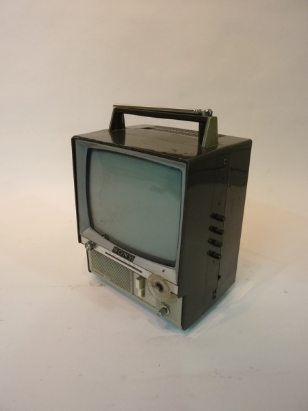 Retro Portable Mini 1980's Sony TV | LONDON PROP HIRE