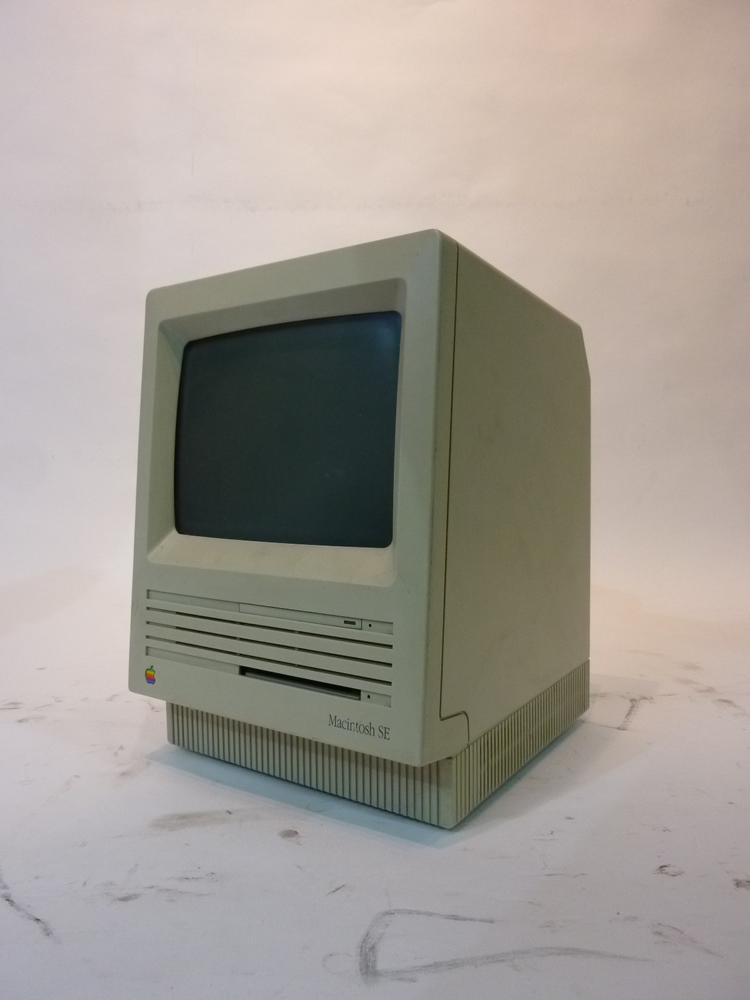 Retro Apple Mac Computer 1980 Edition (Non Practical) | LONDON PROP HIRE
