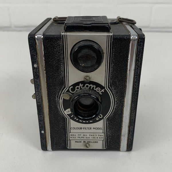 Coronet Twelve-20 Vintage Camera | 20th Century Props