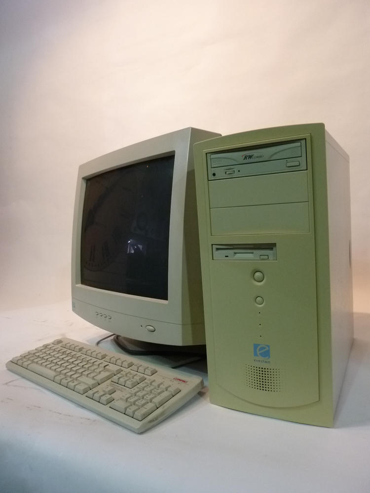 1990's Desktop Computer With Base Unit, Keyboard & Mouse (Non Practical ...