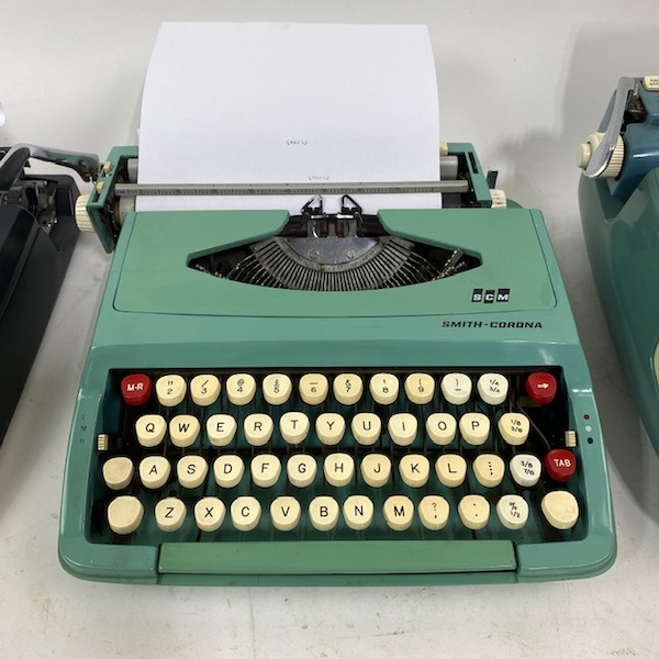 Fully Working Smith-Corona SCM Typewriter | 20th Century Props