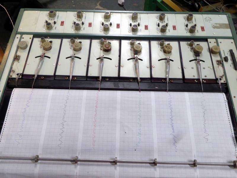 6 pen lie detector/EEG machine/Siesmograph/chart recorder | Electro ...