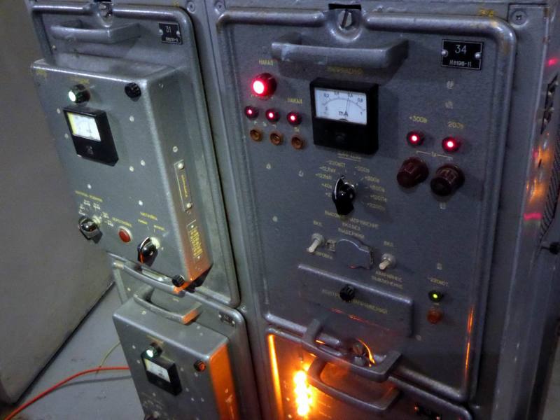 Practical Russian/Soviet Union cold war era military radio transmitter ...