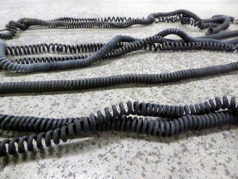 Extra long curly stretching cables in black & off-white | Electro Props ...