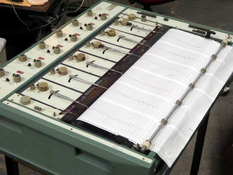 6 pen lie detector/EEG machine/Siesmograph/chart recorder | Electro ...