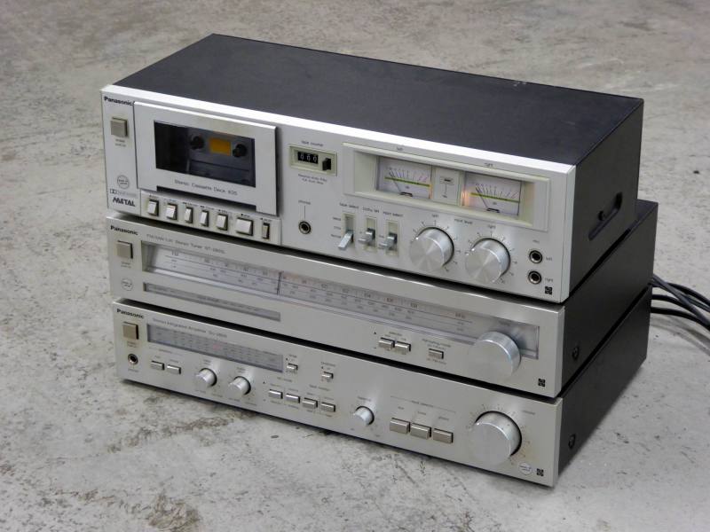 Practical Panasonic stacking hi-fi system in brushed silver | Electro ...