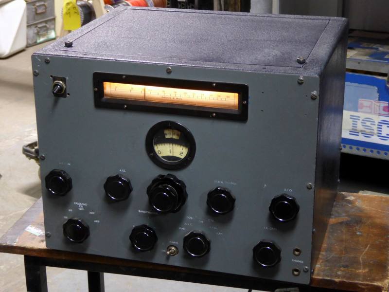 WW2 Marconi CR100 multi-band radio receiver & speaker | Electro Props Hire