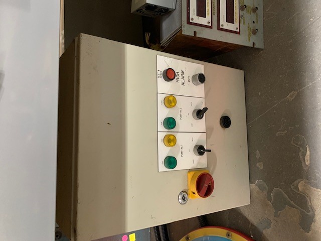 Large Industrial electrical junction box with green/yellow lamps ...
