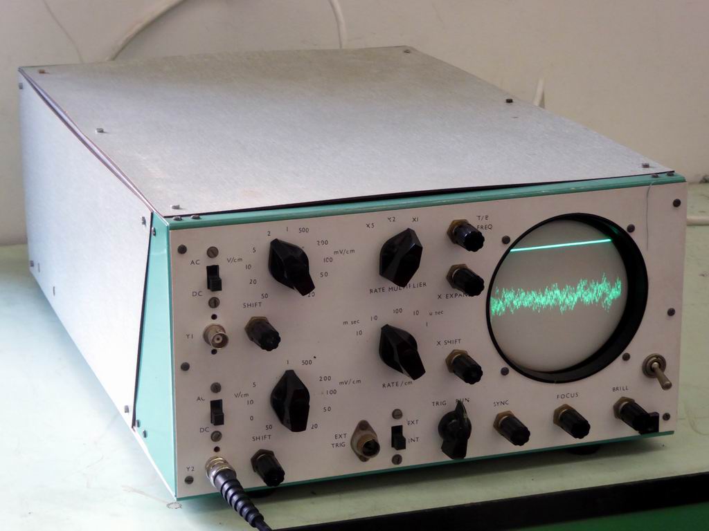 Practical home made scientific oscilloscope - green wavy line display ...