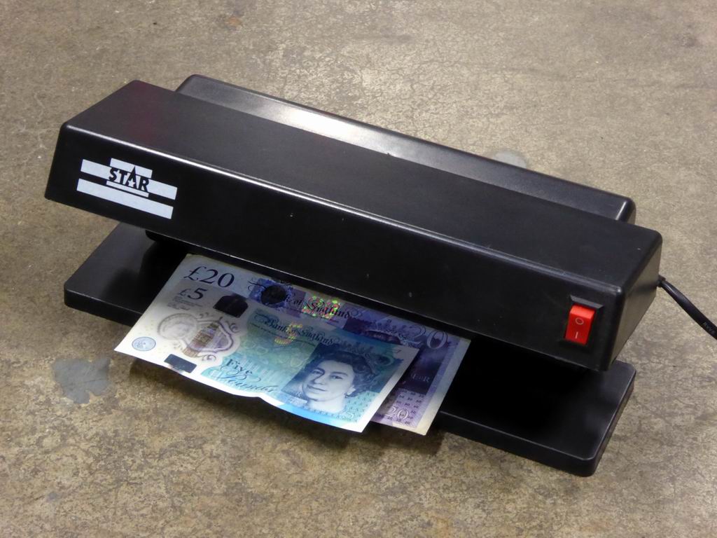 Practical ultra violet/UV bank note scanner/forgery detector | Electro ...