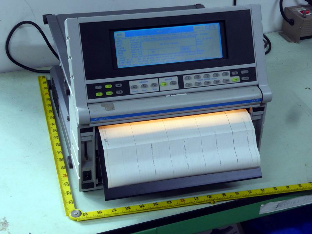 Practical electronic laboratory chart recorder with LCD screen ...