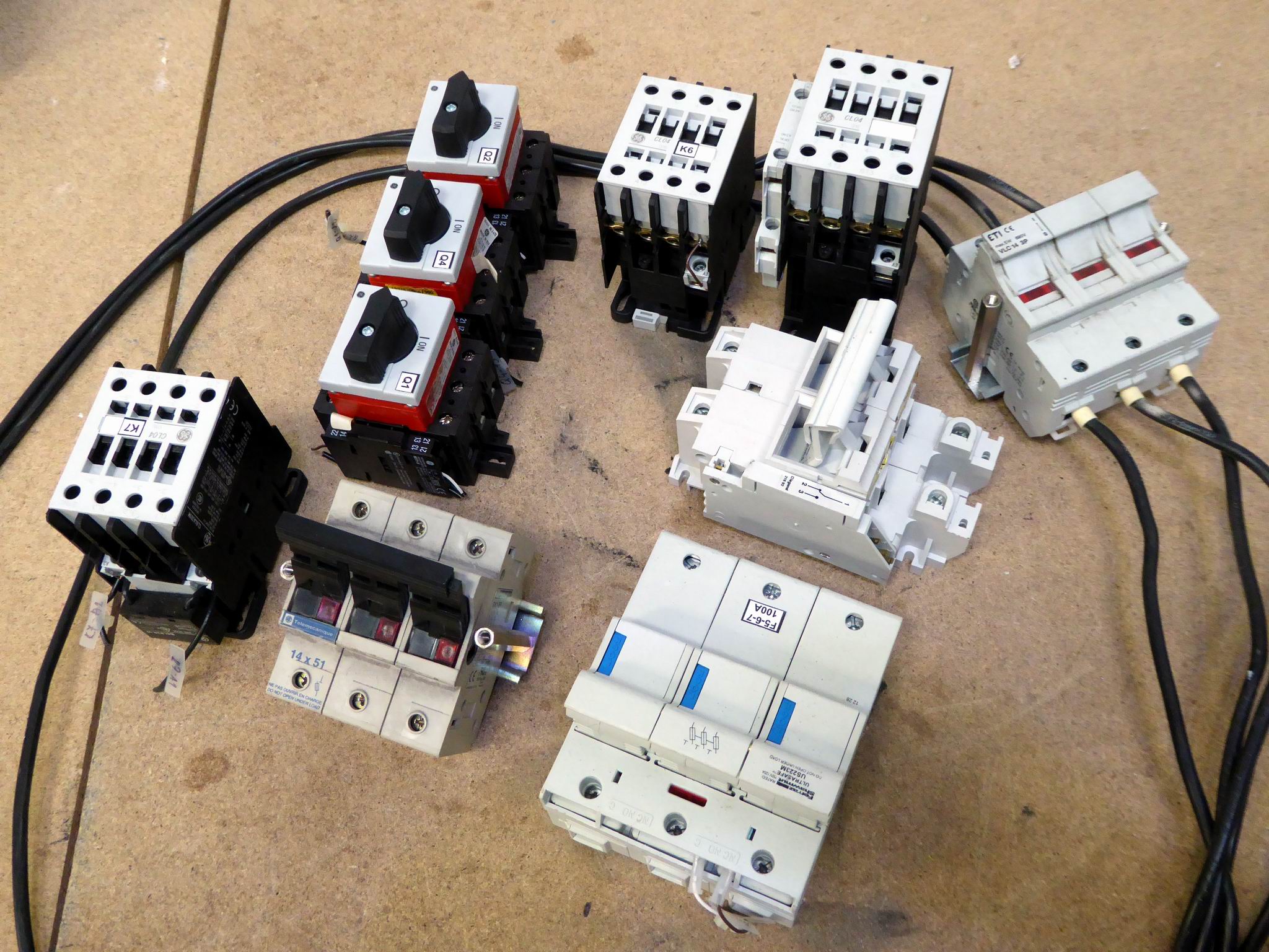 Selection of industrial high power electrical switches & contactors ...