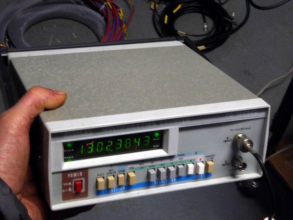 Practical laboratory frequency counter/timer with green display ...