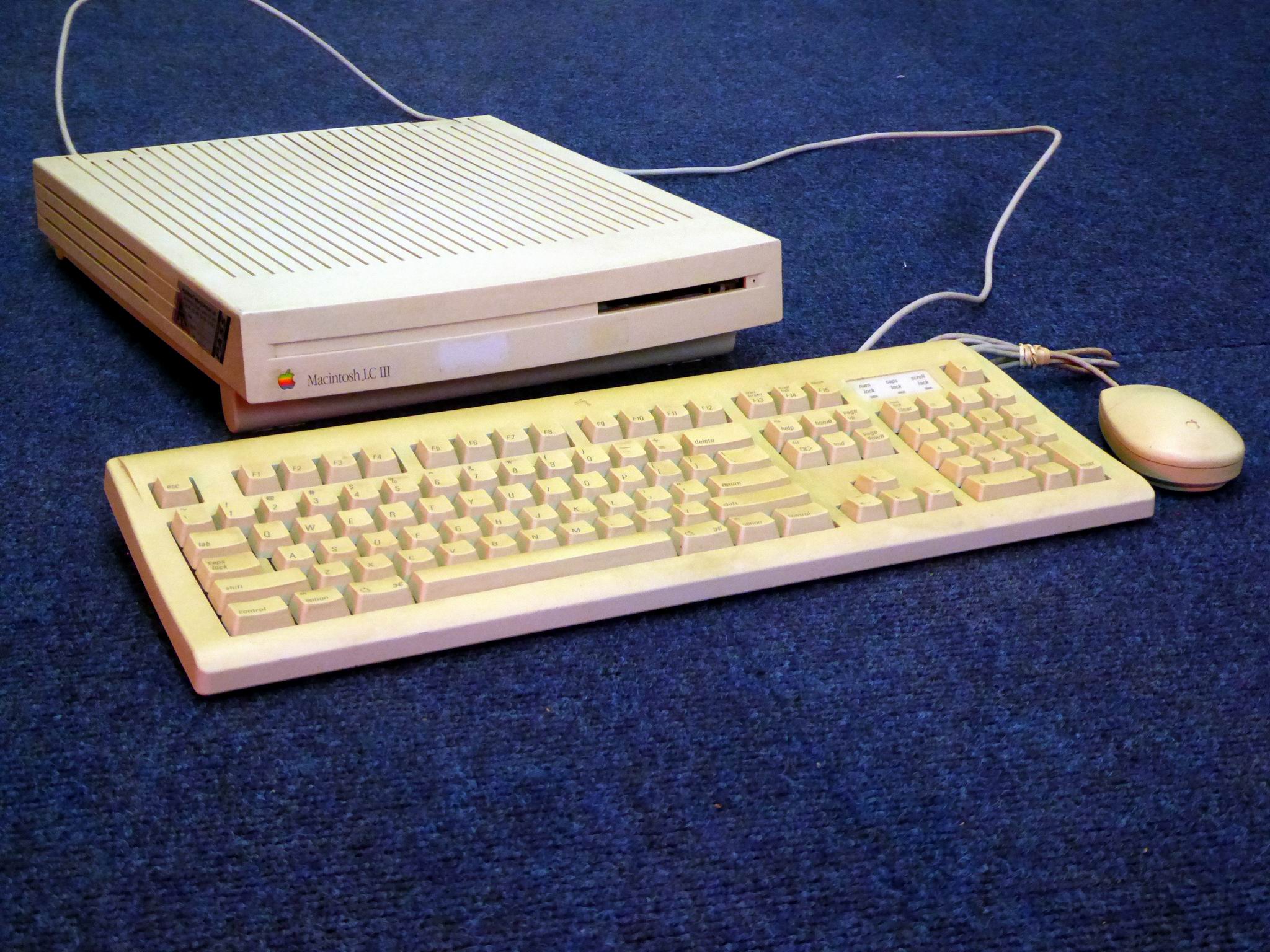 1993 Apple LC III desktop computer base, keyboard & mouse | Electro ...