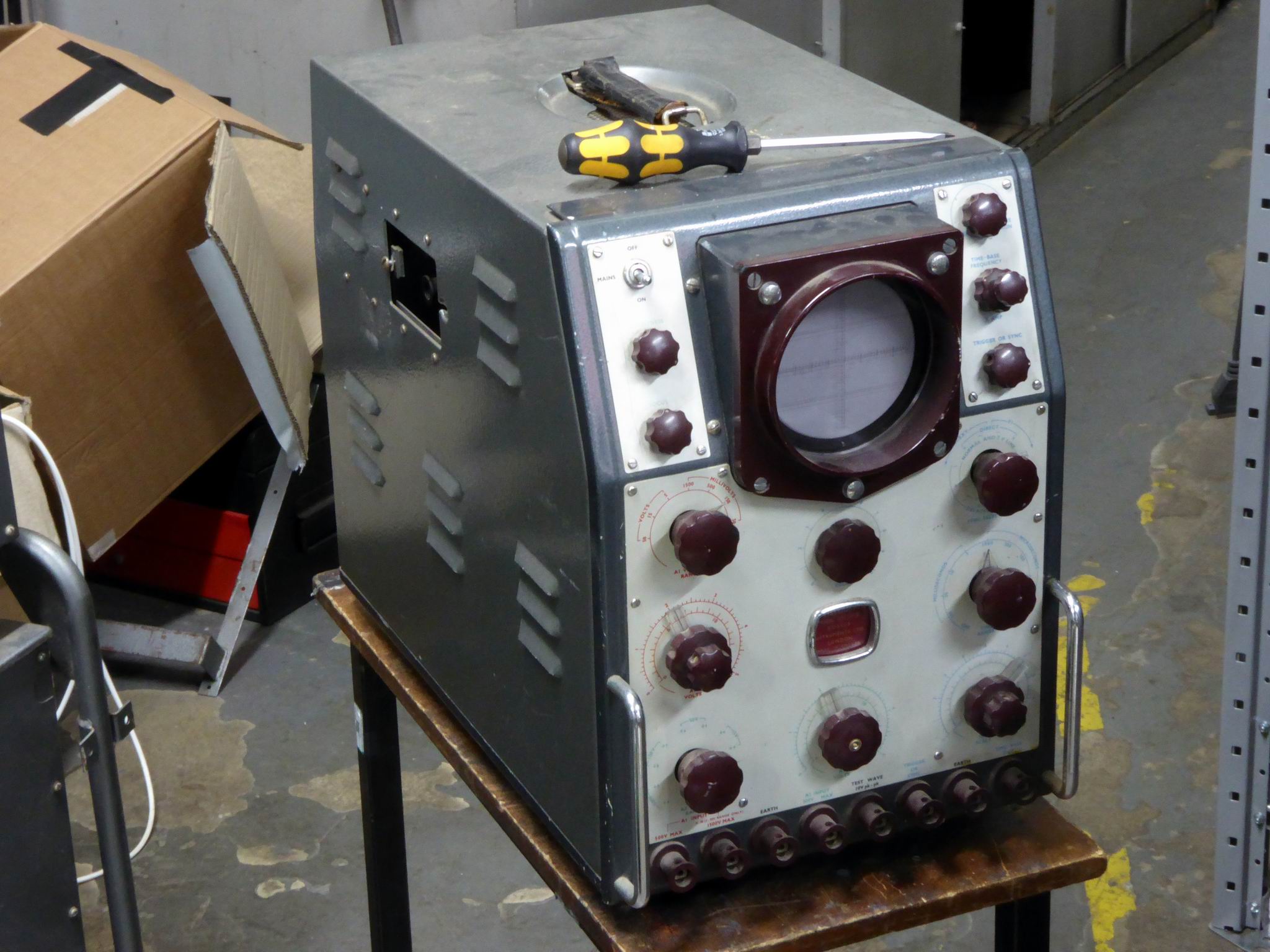 Period Cossor 1035 laboratory oscilloscope in hammerite grey | Electro ...