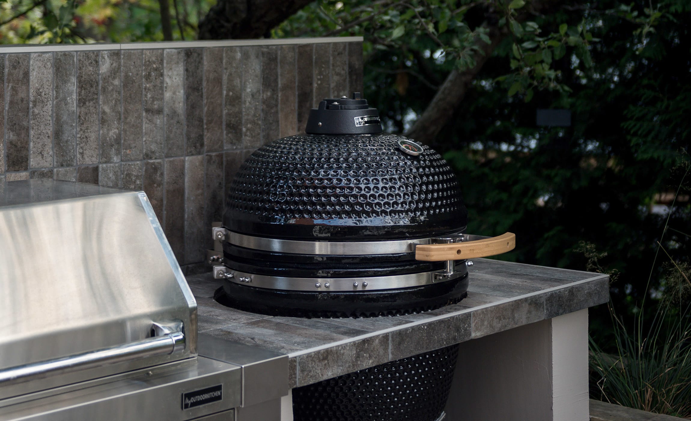 Barbecue encastré au charbon