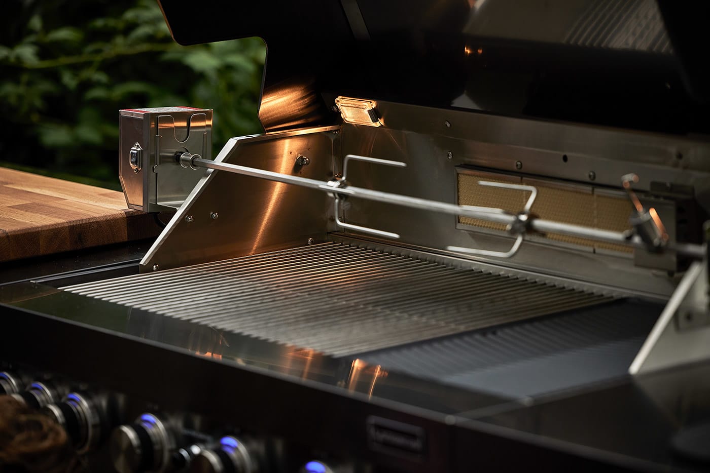 Black Collection - Free-standing gas grill with 6 burners and infrared ...