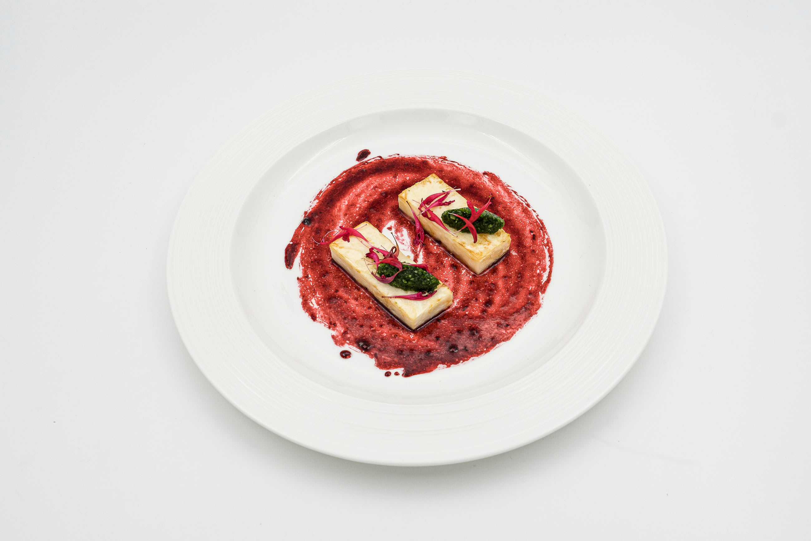 Teller mit verschiedenen Farben anrichten Video | LUSINI