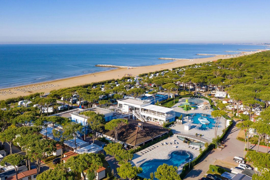 Campsites Italy | 4 and 5 stars with water park | Campings.Luxury