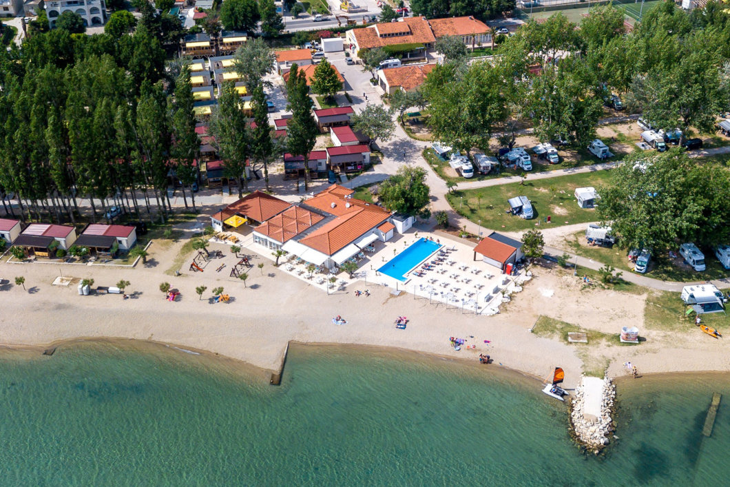 Kamp Grad Omiš | 4 i 5 zvjezdica s vodenim parkom | Campings.Luxe