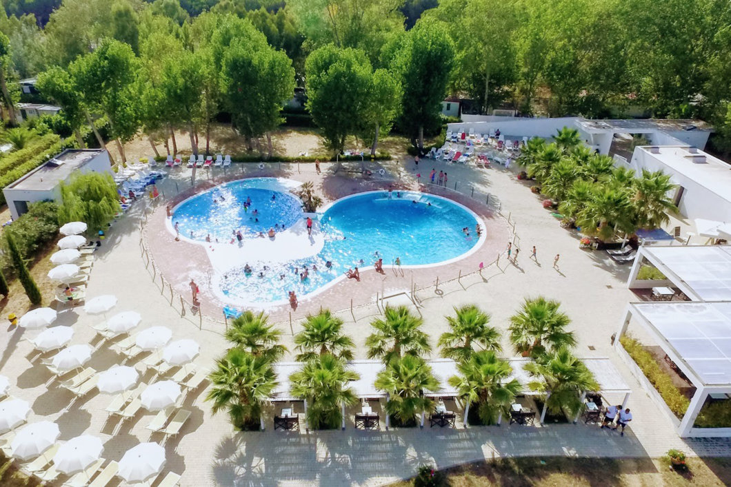 Campsites Italy | 4 and 5 stars with water park | Campings.Luxury