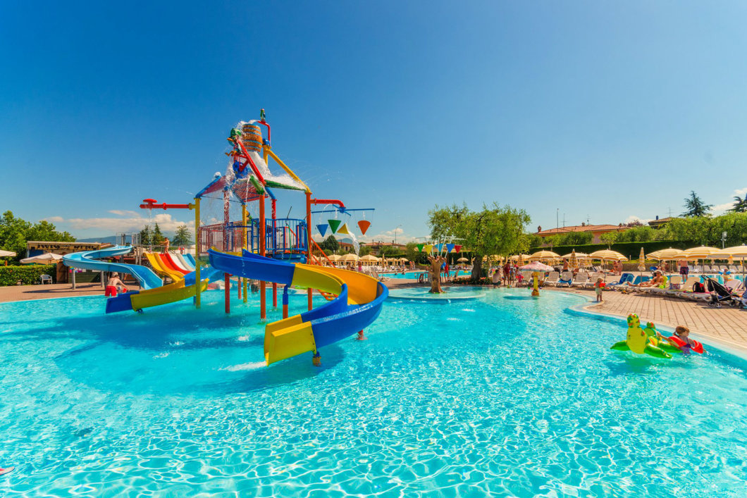 Campsites Italy | 4 and 5 stars with water park | Campings.Luxury